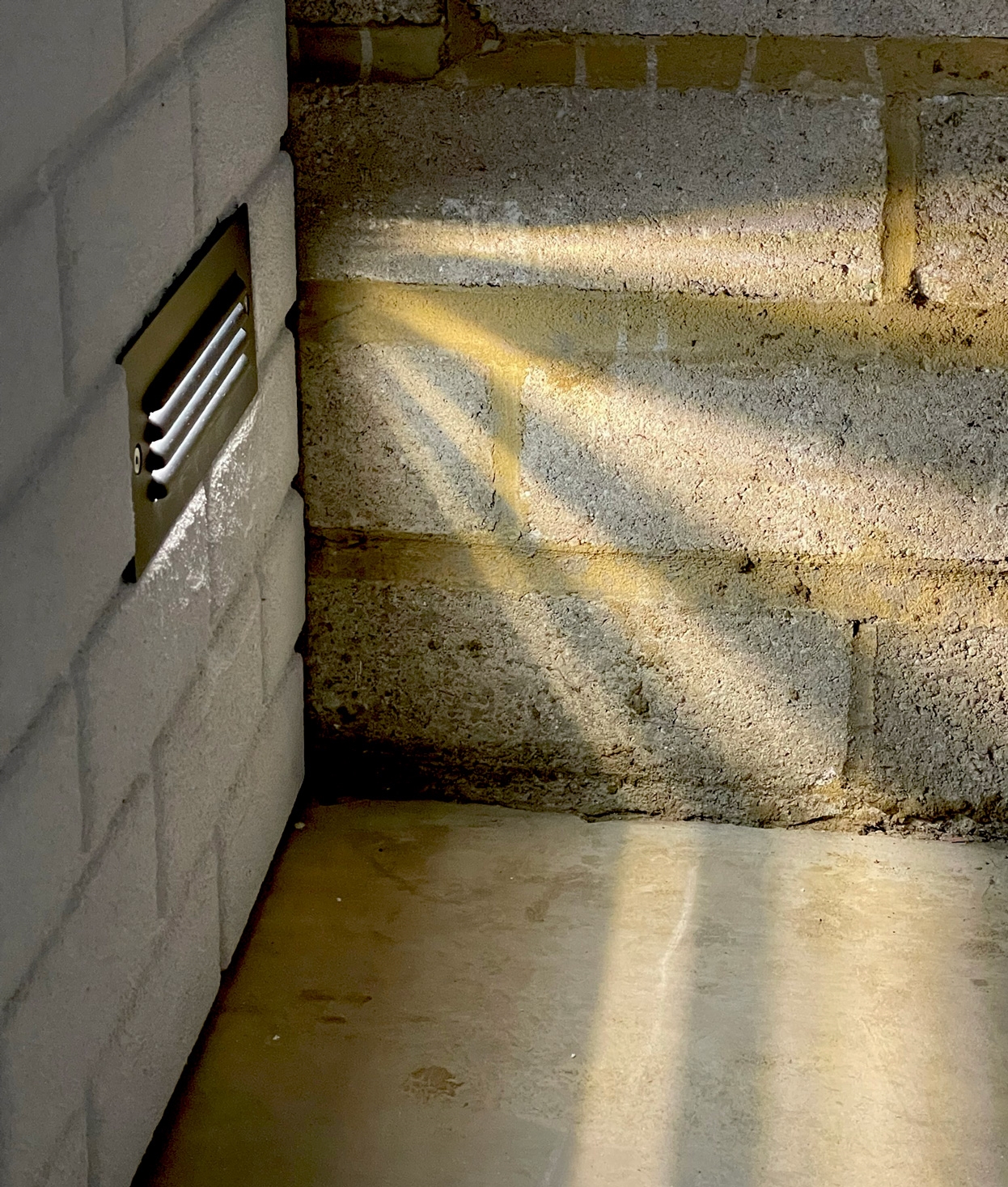 LED Brick Light in UK Brick Sizing So No Special Cutting Required - Low ...