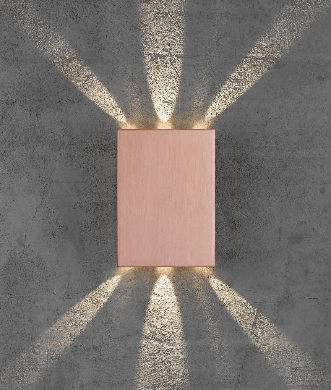 Up and down wall light supplied with arrary of filters for wallwashing ...