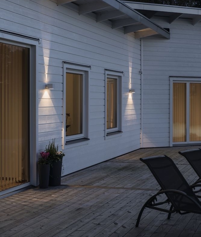 Exterior Cube Wall Light with Wide Downward Beam and Pencil Beam Up