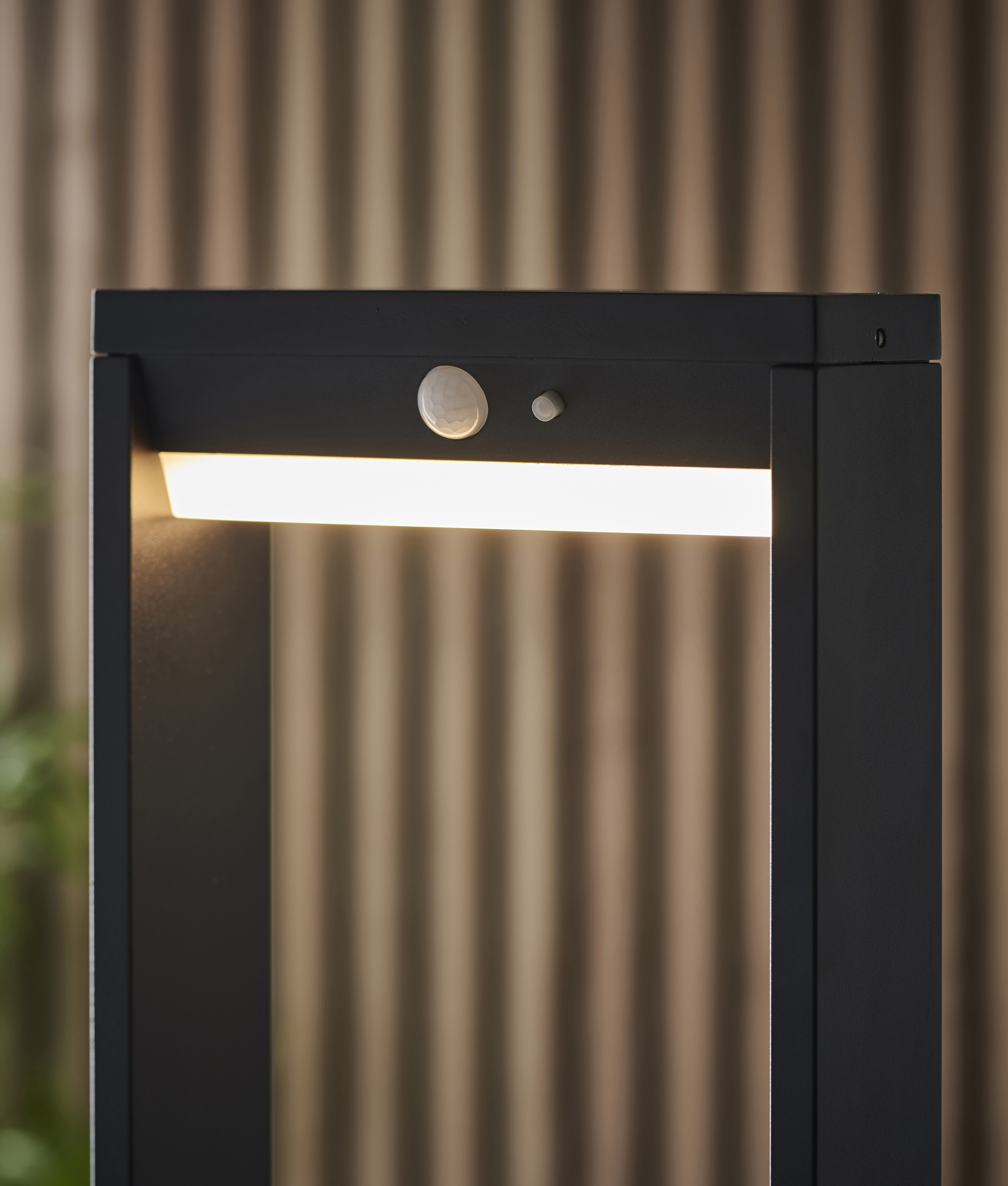 Solar Powered IP44 Short Bollard & Post Light - Photocell & Motion Sensors