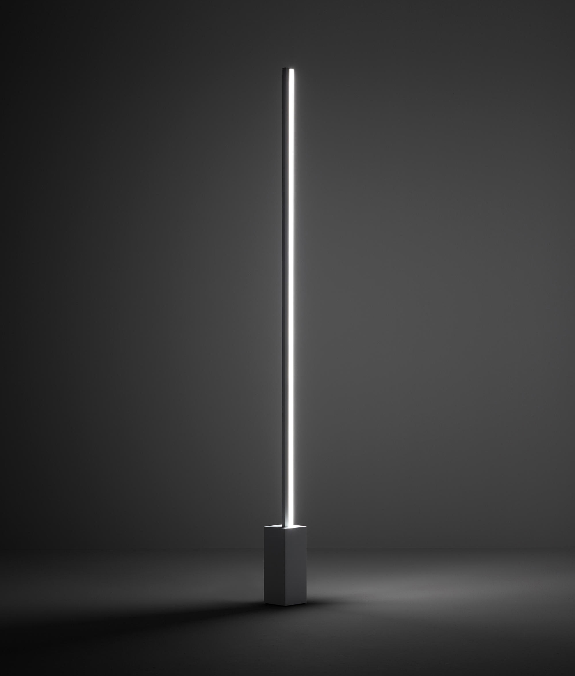 Shaft Floor Lamp with 360 Degree Rotation