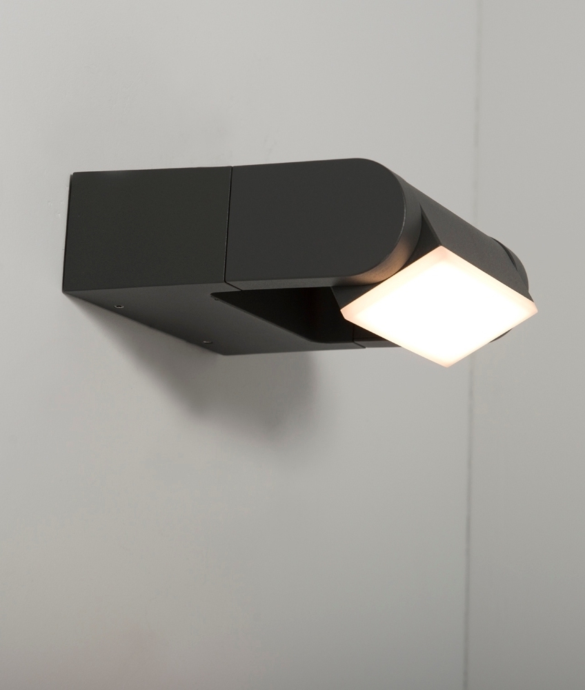 Black Adjustable Head Modern LED Wall Light